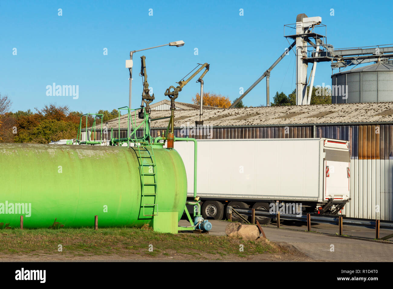 Animal feed technology hi-res stock photography and images - Alamy