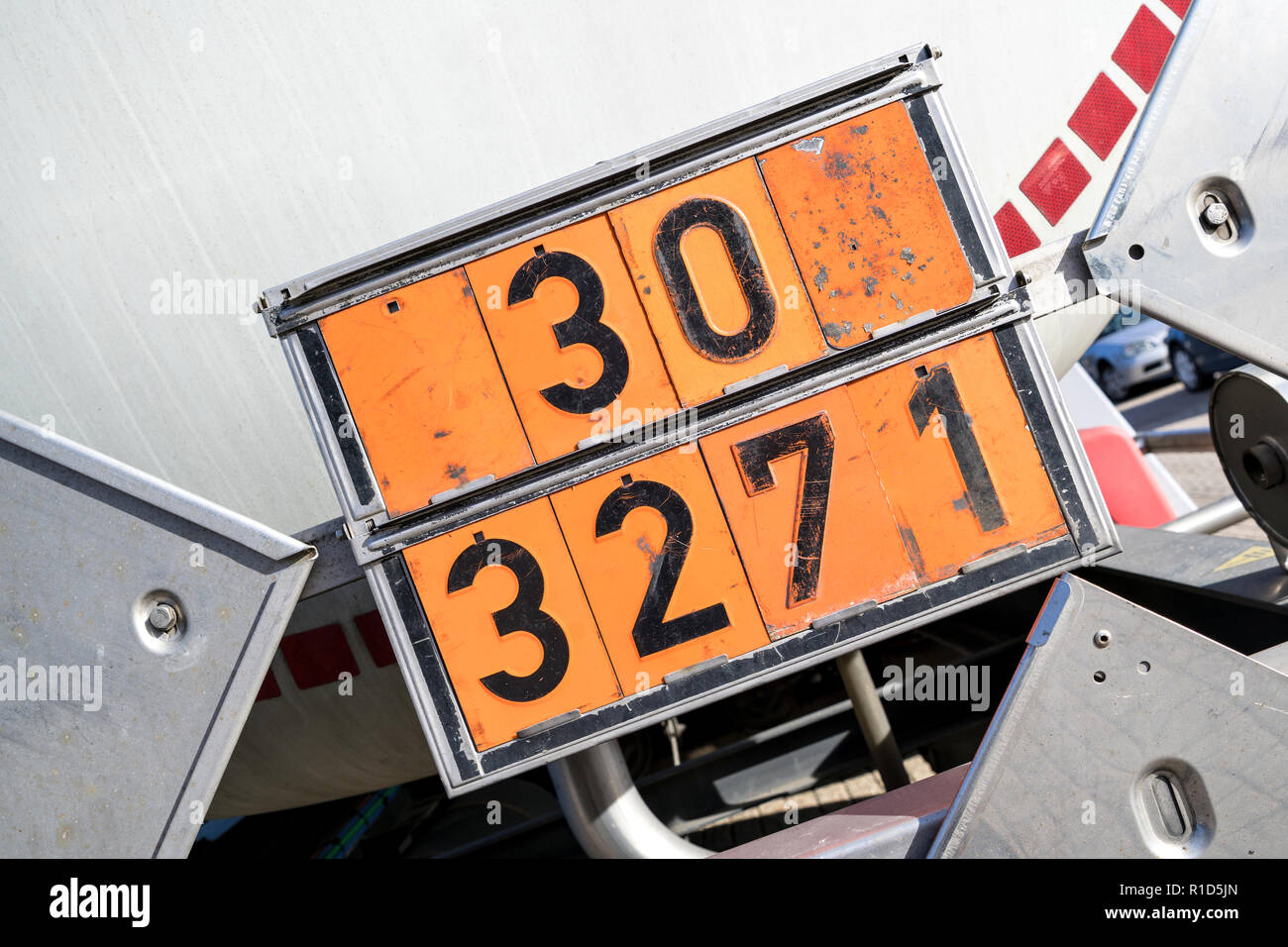Dangerous goods information plate hi-res stock photography and images ...