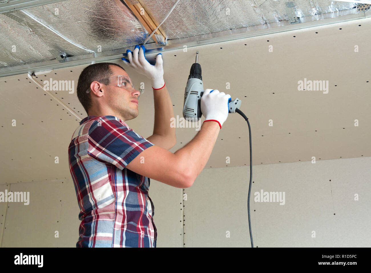 Insulated plasterboard hi-res stock photography and images - Alamy