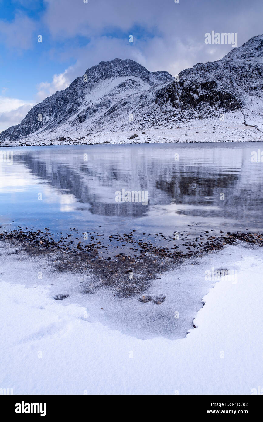 Llyn idwal tryfan hi-res stock photography and images - Alamy