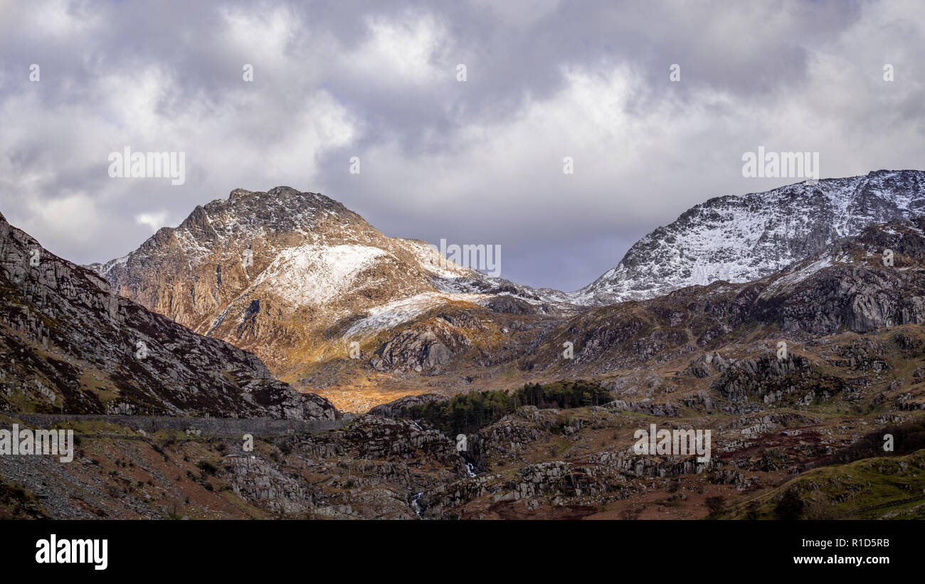 Summit of tryfan in winter hi-res stock photography and images - Alamy
