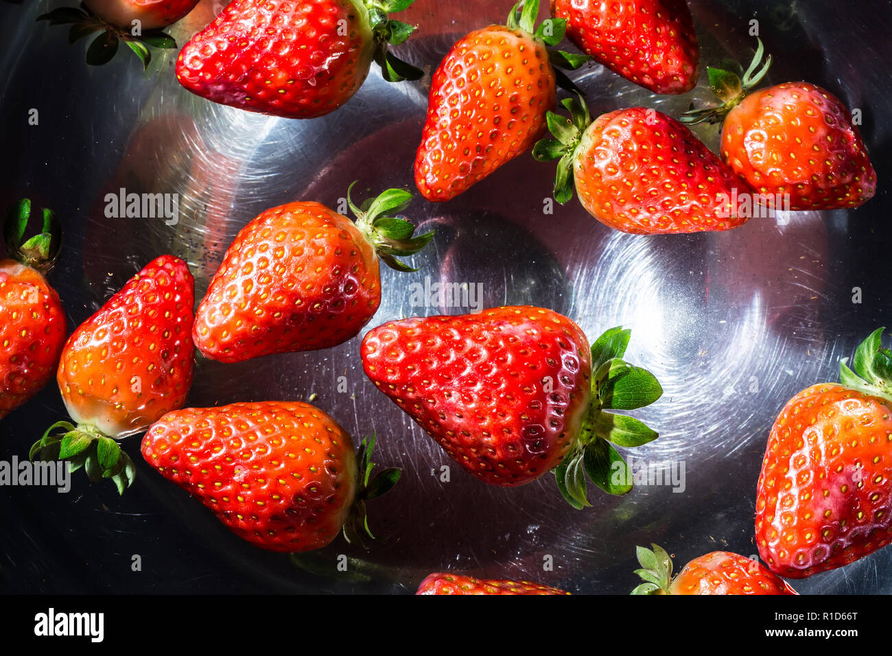 Strawberries in flowing water hi-res stock photography and images - Alamy
