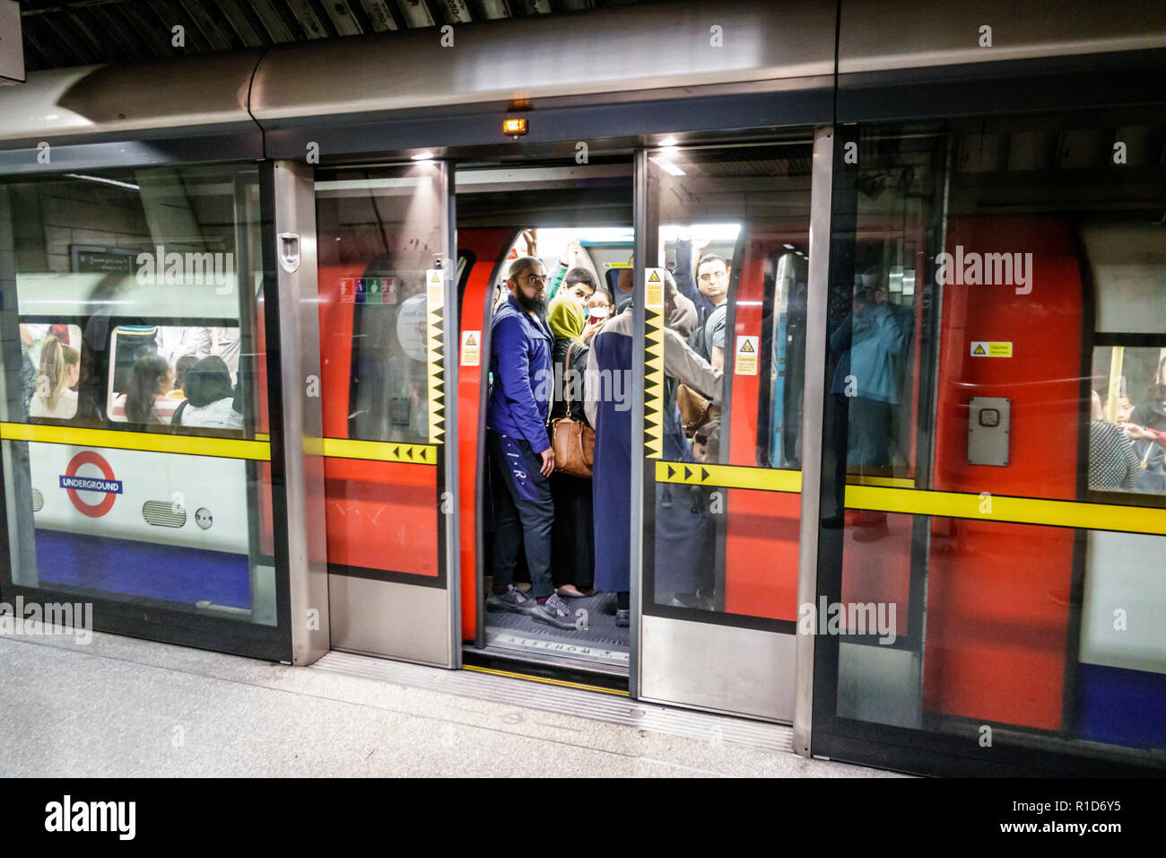 Jubilee Line Stock Photos & Jubilee Line Stock Images - Alamy