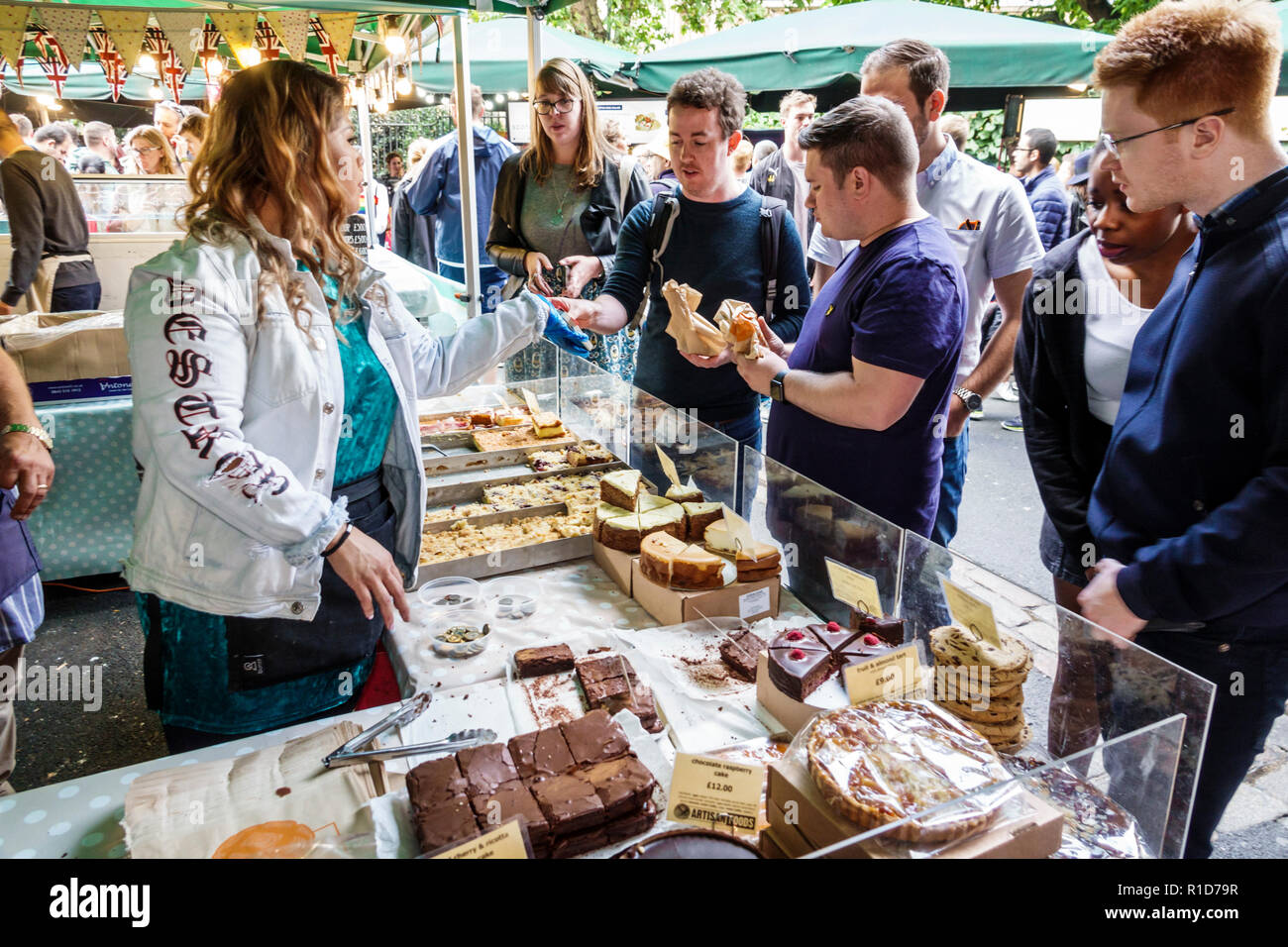 Cakes sweets hi-res stock photography and images - Alamy