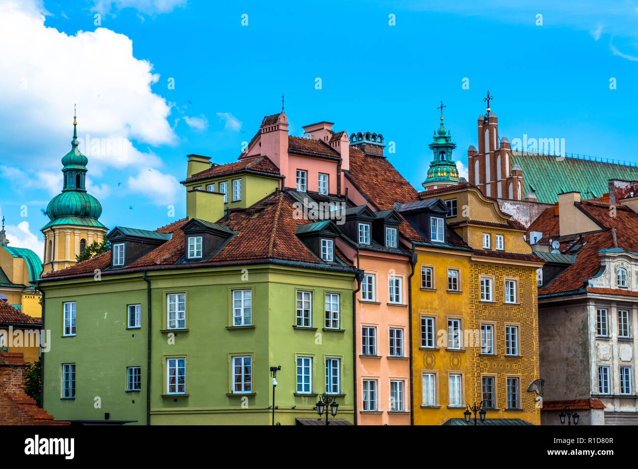 Colorful houses in the old town in Warsaw at the castle square Stock ...