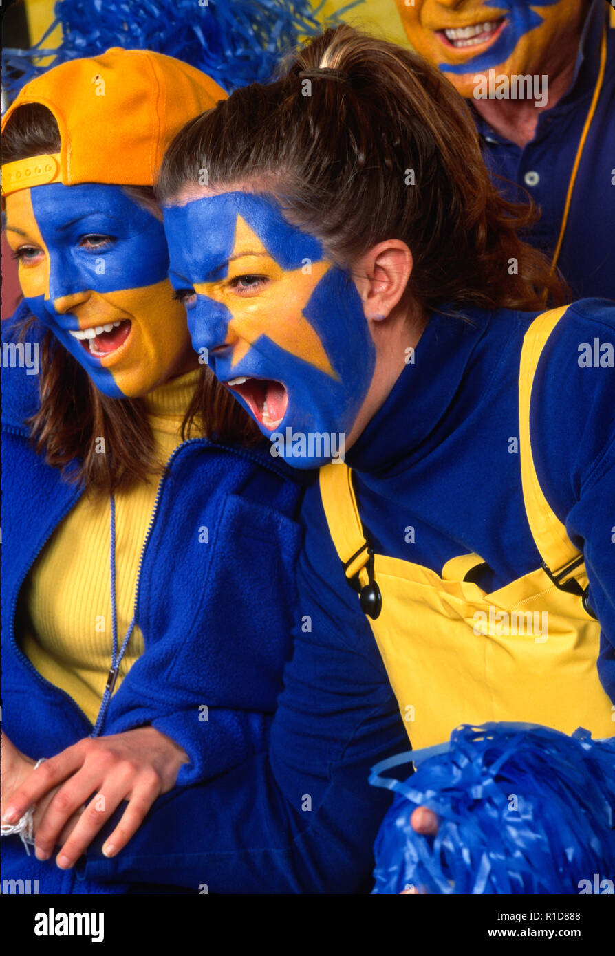 Face painted fans us hi-res stock photography and images - Alamy