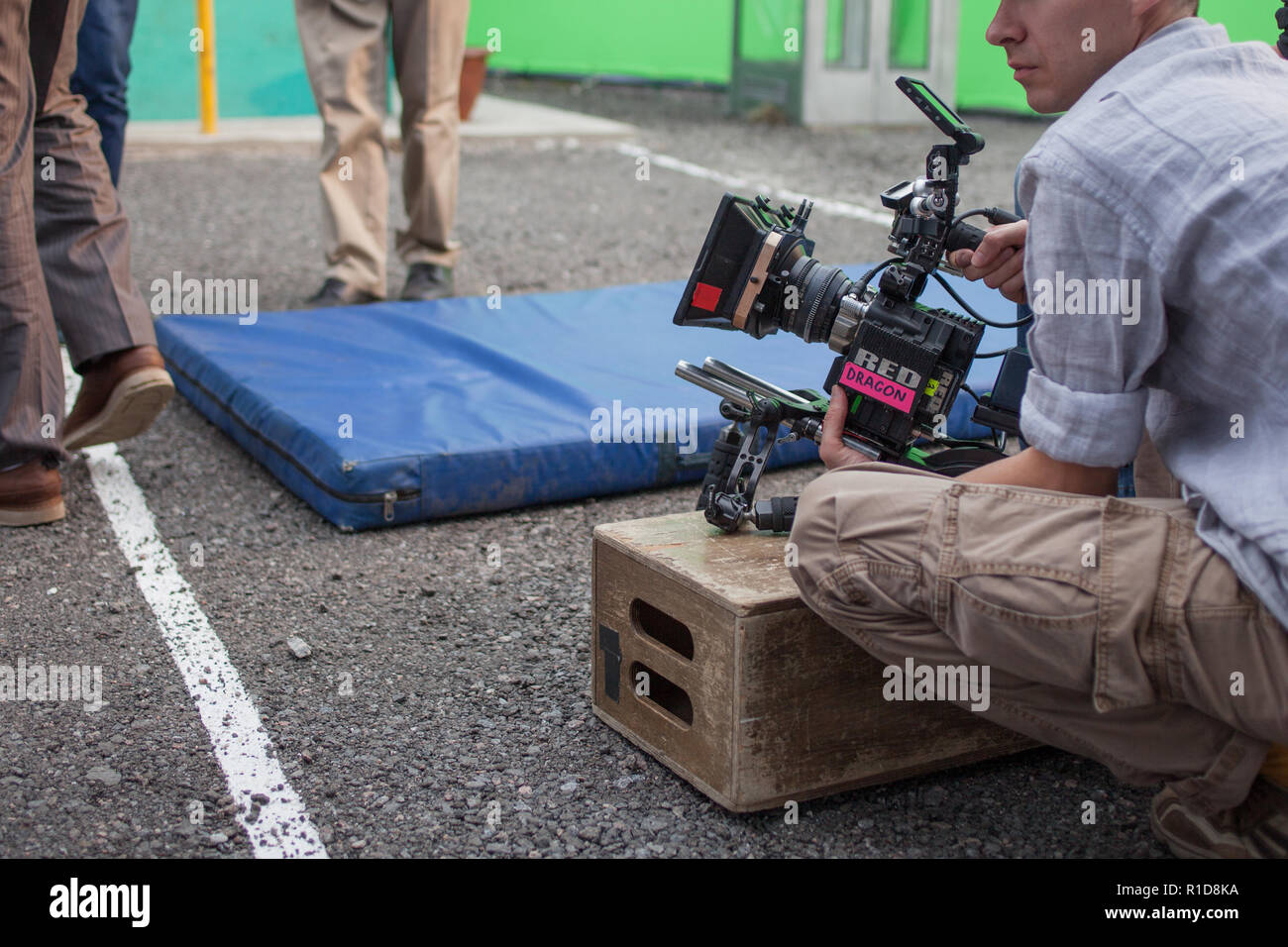 Camera operator on film set hi-res stock photography and images - Alamy