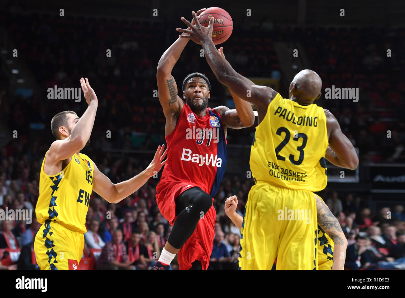 Munich, Deutschland. 11th Nov, 2018. DEVIN BOOKER (FCB), action, duels ...