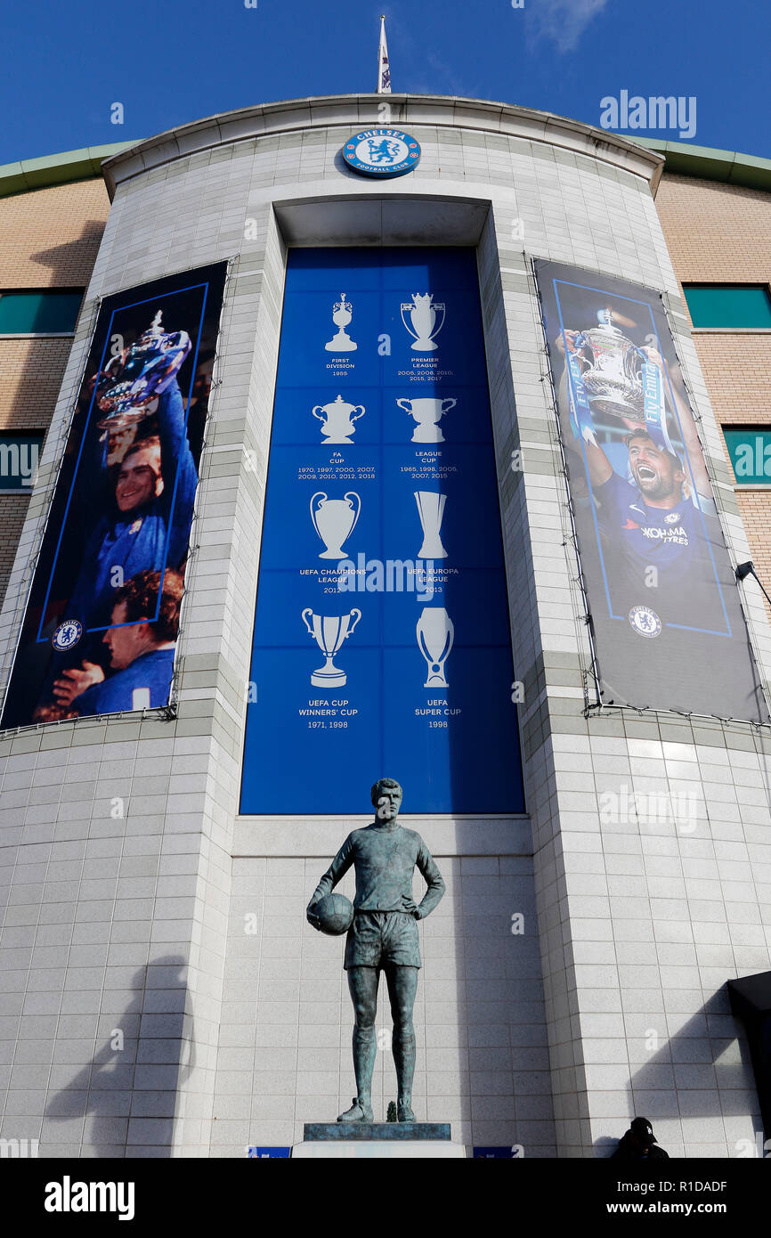 London, UK. 11th Nov 2018. A general view of the Peter Osgood statue ...