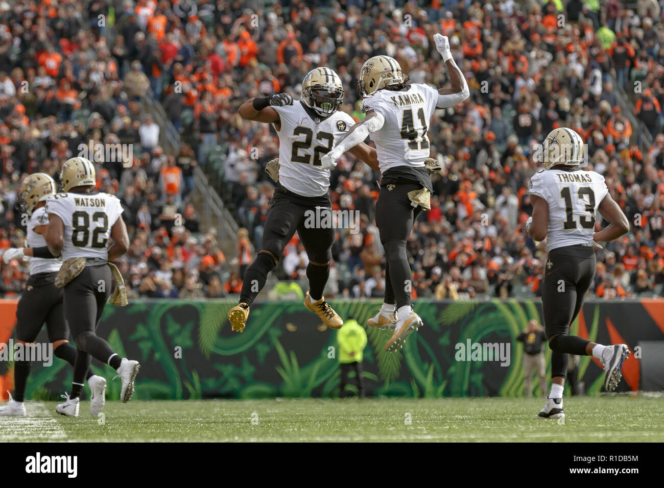 Cincinnati, OH, USA. 11th Nov, 2018. New Orleans Saints running back Alvin Kamara (41 ...