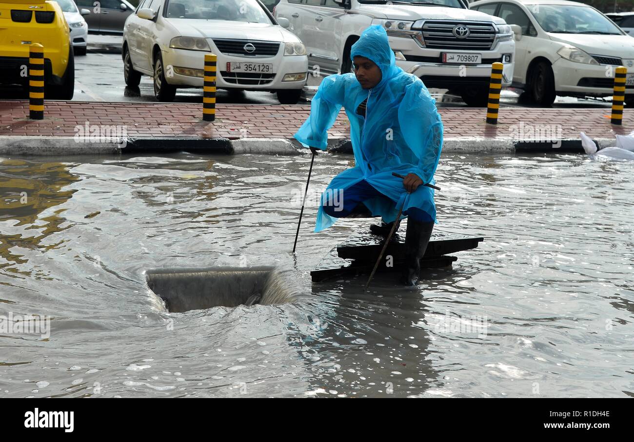 Doha, Qatar. 11th Nov, 2018. A municipal worker lifts the manhole cover ...