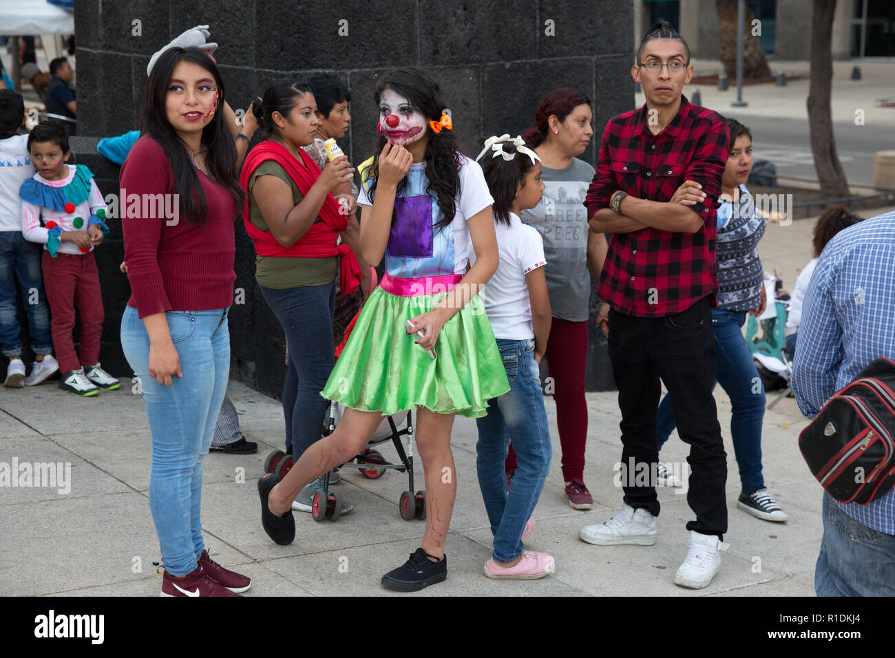 Reanimated body hi-res stock photography and images - Alamy