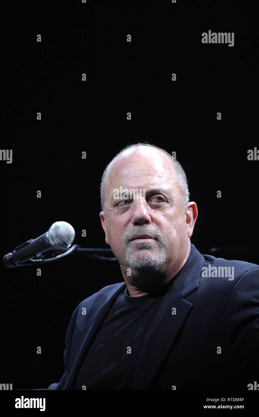 MIAMI BEACH, FL - FEBRUARY 12, 2007: Billy Joel performs at The ...