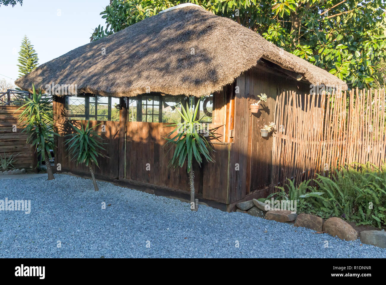 Gazebo in garden summer house hi-res stock photography and images - Alamy