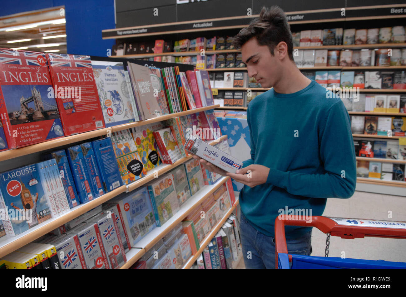 a customer reading a book Stock Photo - Alamy