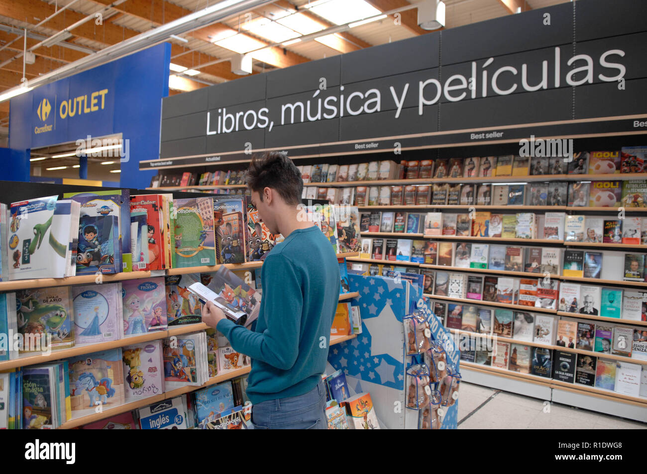 a customer reading a book Stock Photo - Alamy