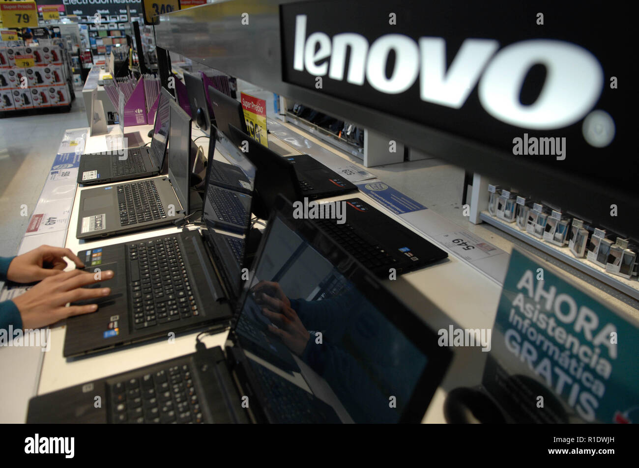 Lenovo thinkpad hi-res stock photography and images - Alamy