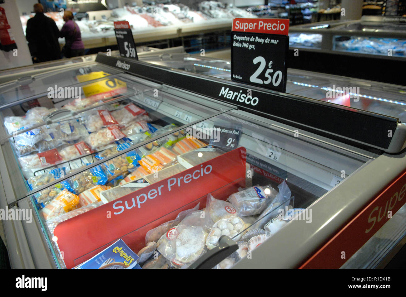 Frozen foods cold freezer hi-res stock photography and images - Alamy