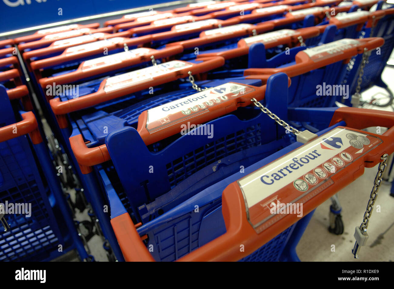 Carrefour supermarket trolleys hi-res stock photography and images - Alamy