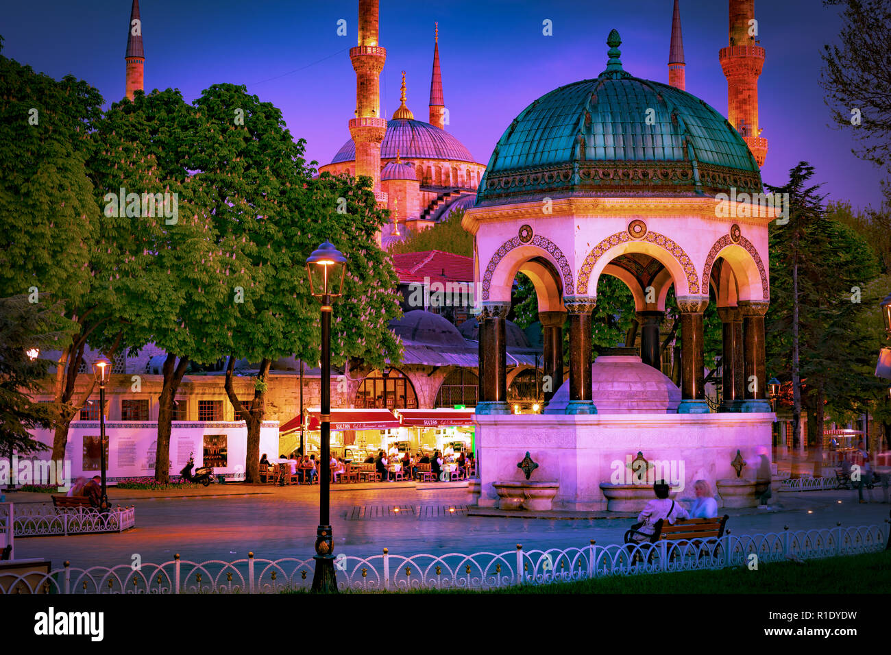 Blue Mosque at night with golden illumination. Sultanahmet Camii mosque ...