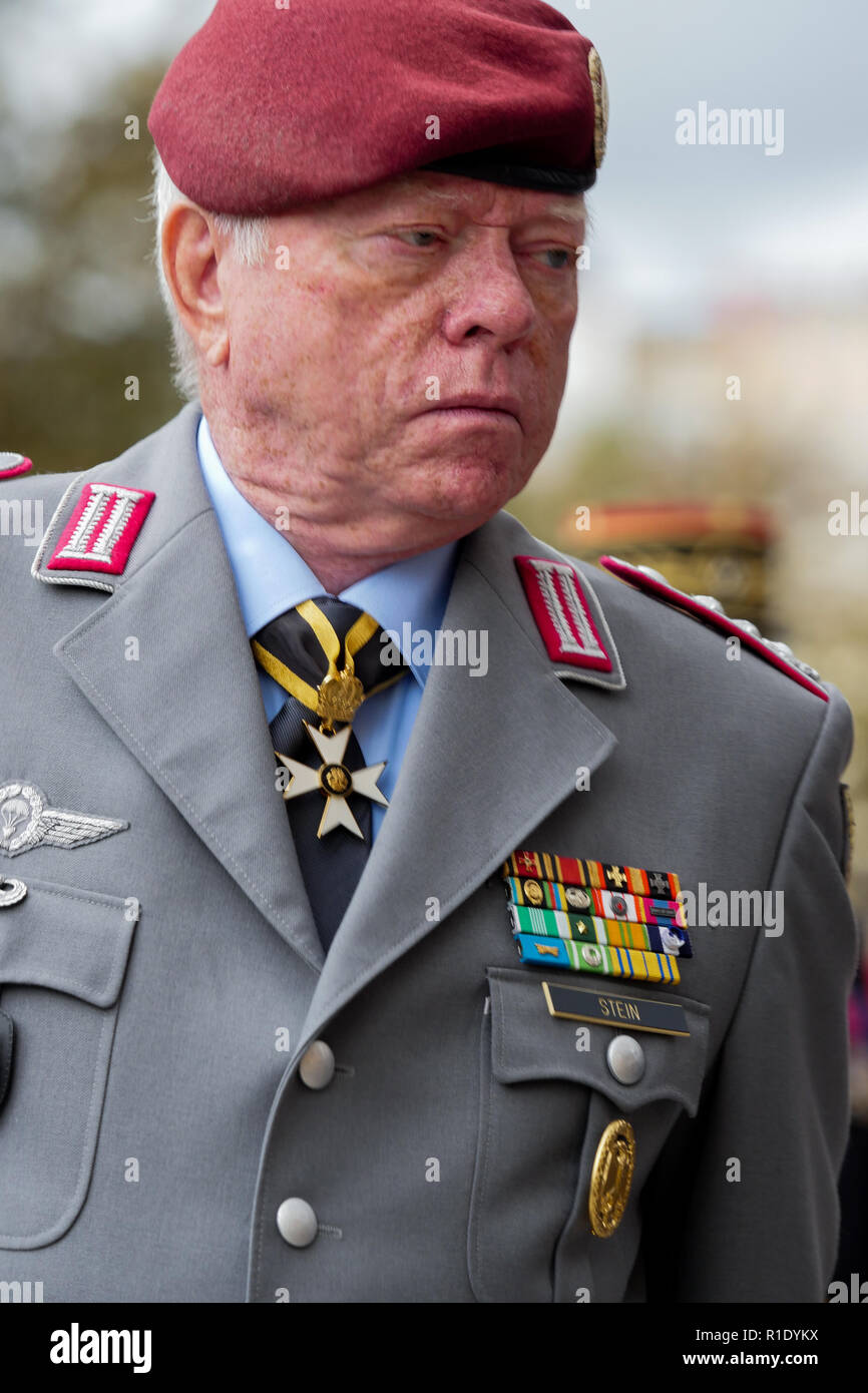 German paratroopers uniform hi-res stock photography and images - Alamy