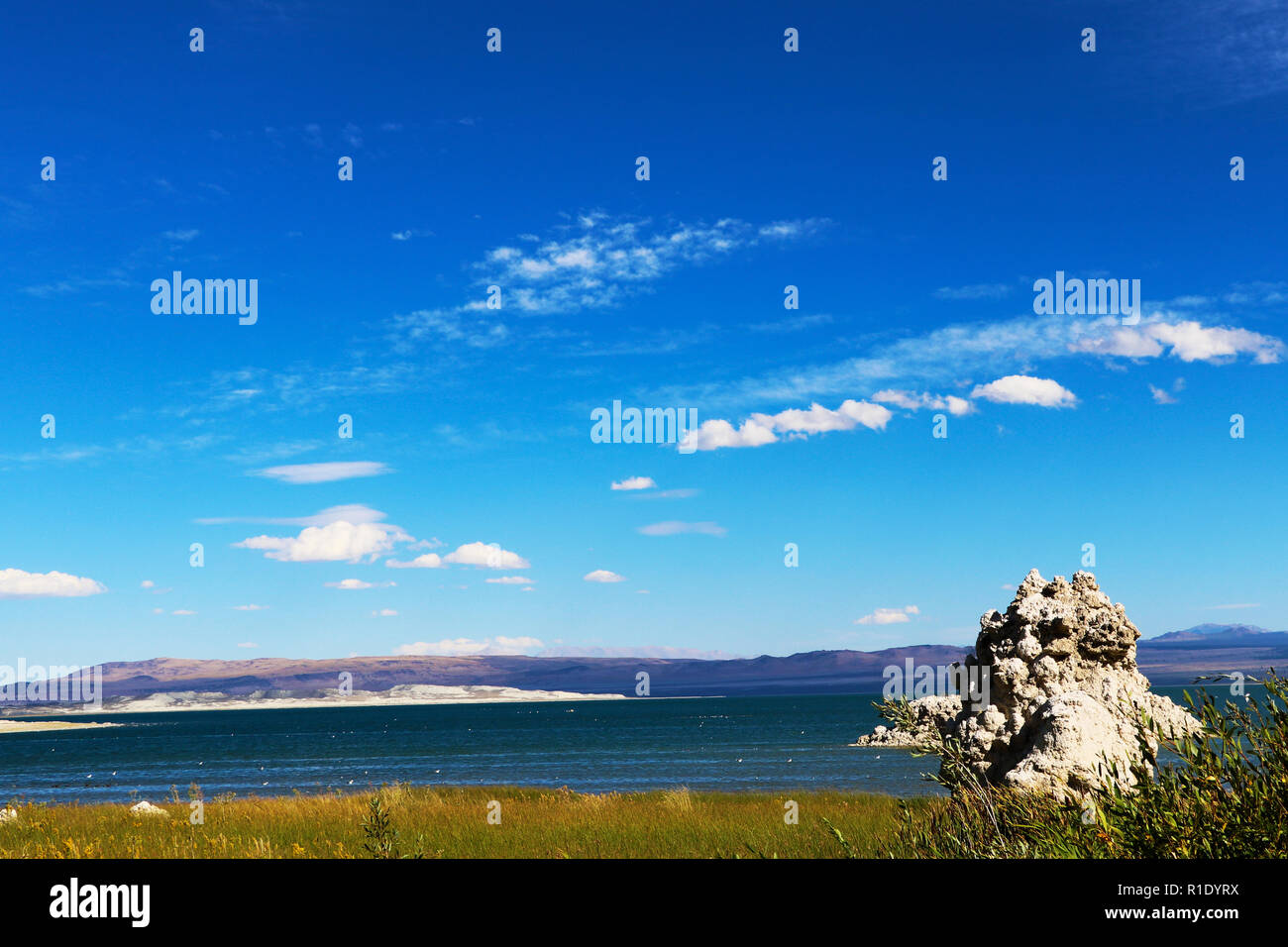 Tufa formations at mono lake hi-res stock photography and images - Alamy