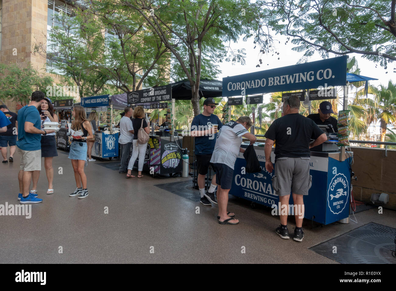 Concession stands hi-res stock photography and images - Alamy