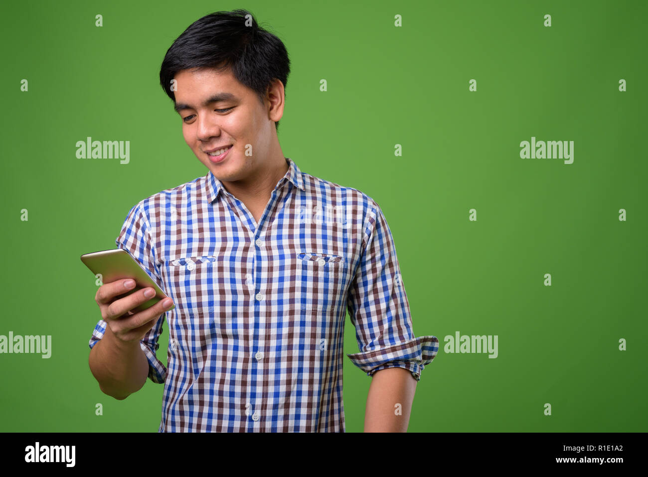 Filipino asian mobile phone hi-res stock photography and images - Alamy