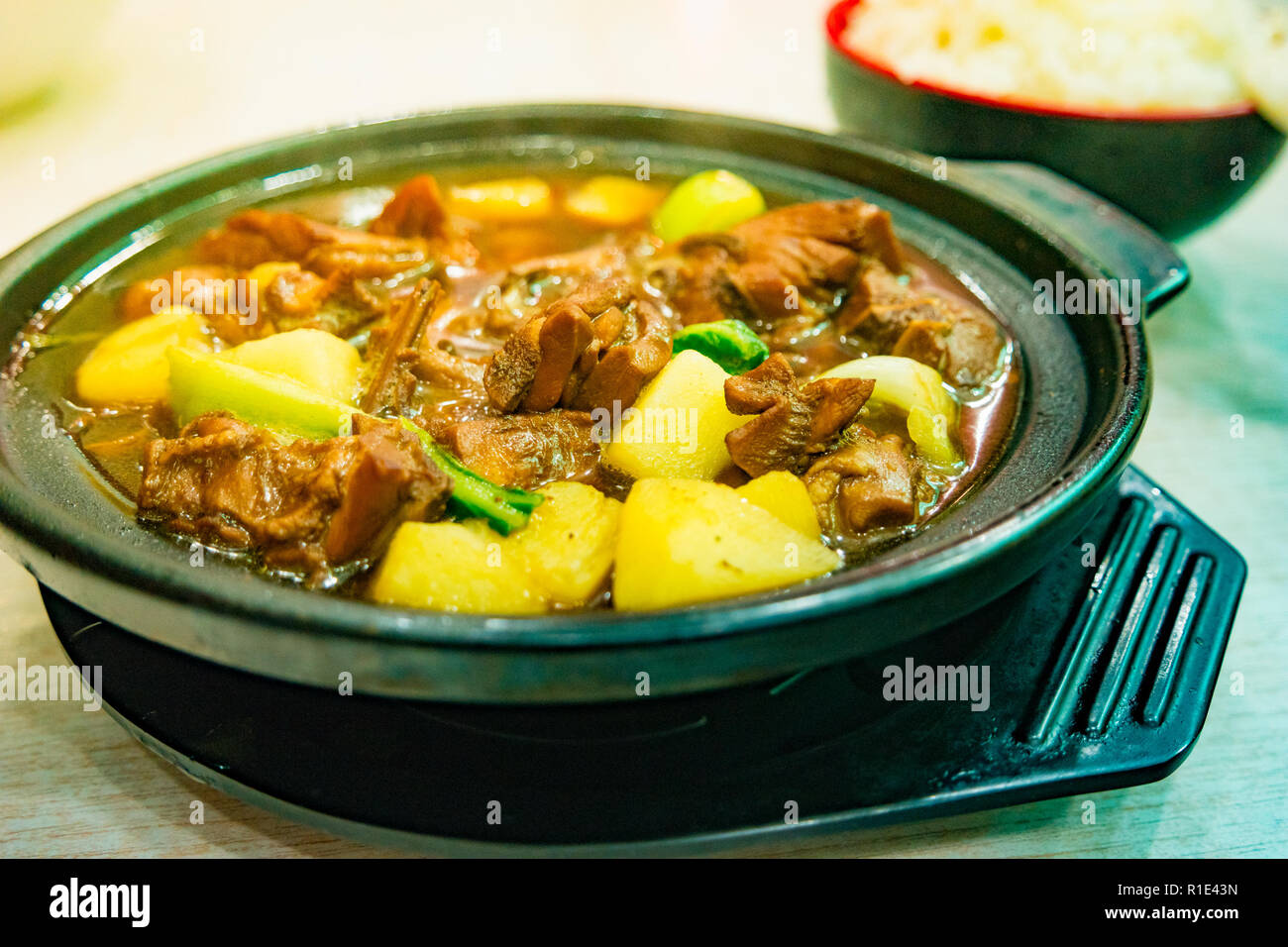 Delicious food iron plate beef Stock Photo - Alamy