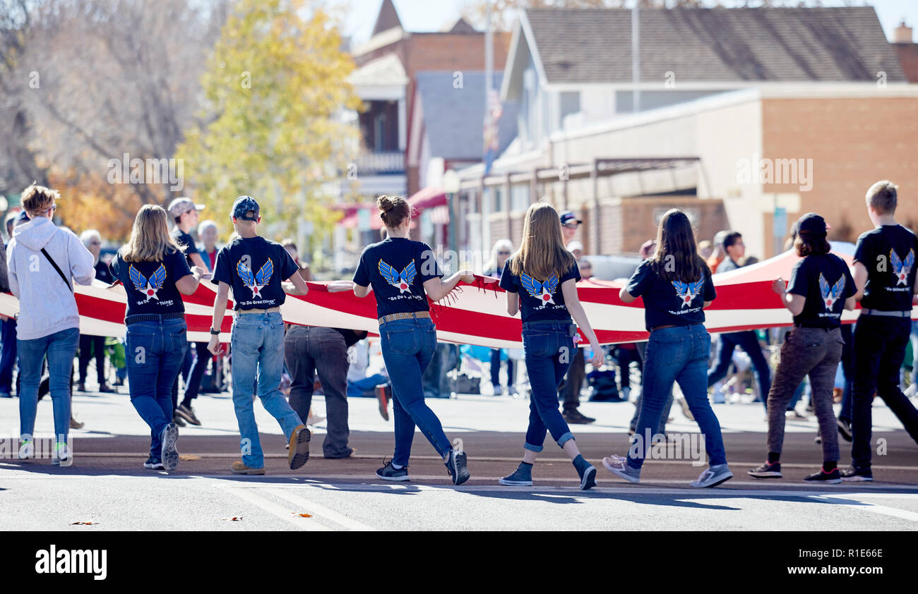 American soldier carrying flag hi-res stock photography and images - Alamy