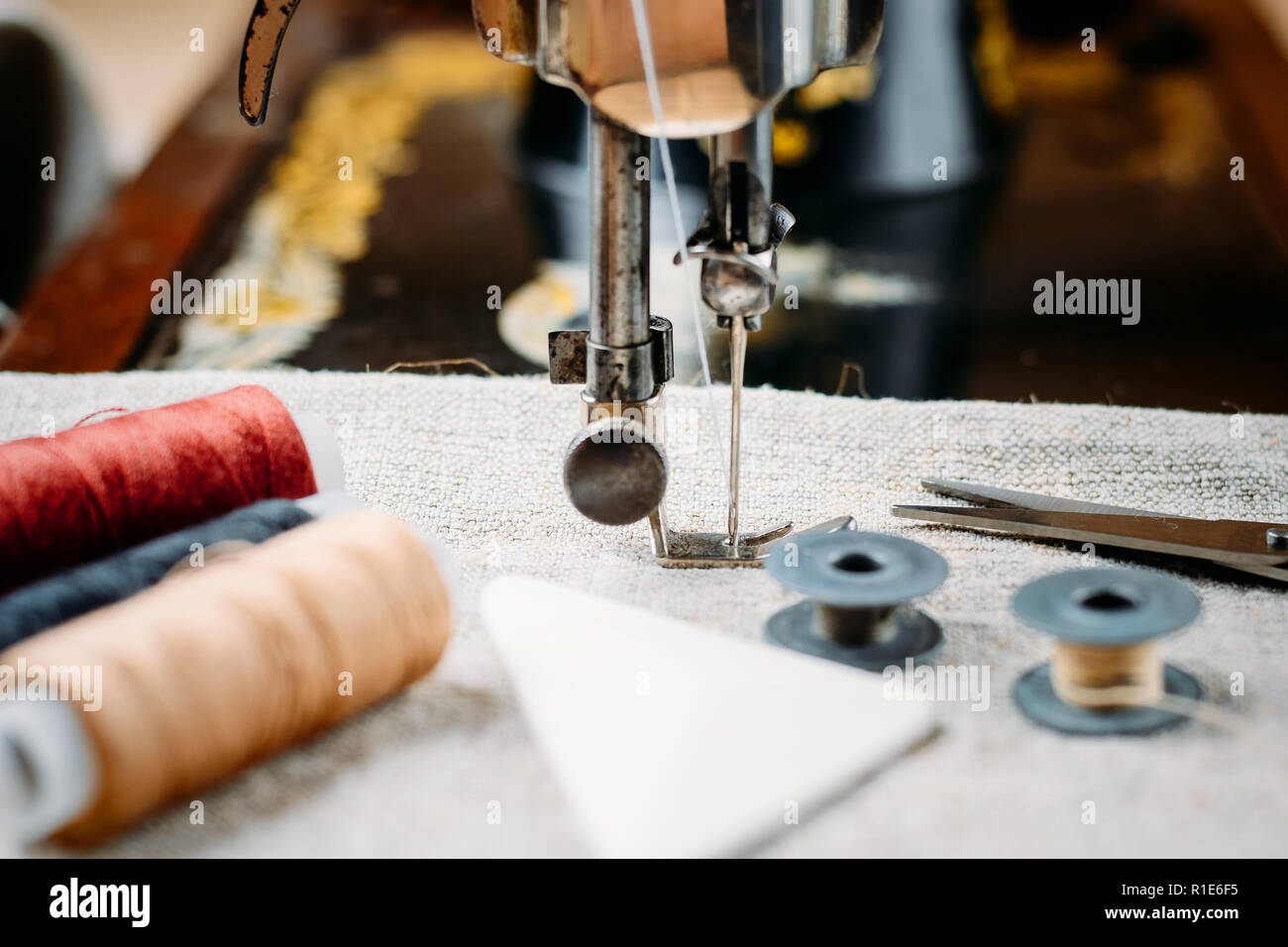 Old vintage hand sewing machine, sewing tools and accessories close up ...