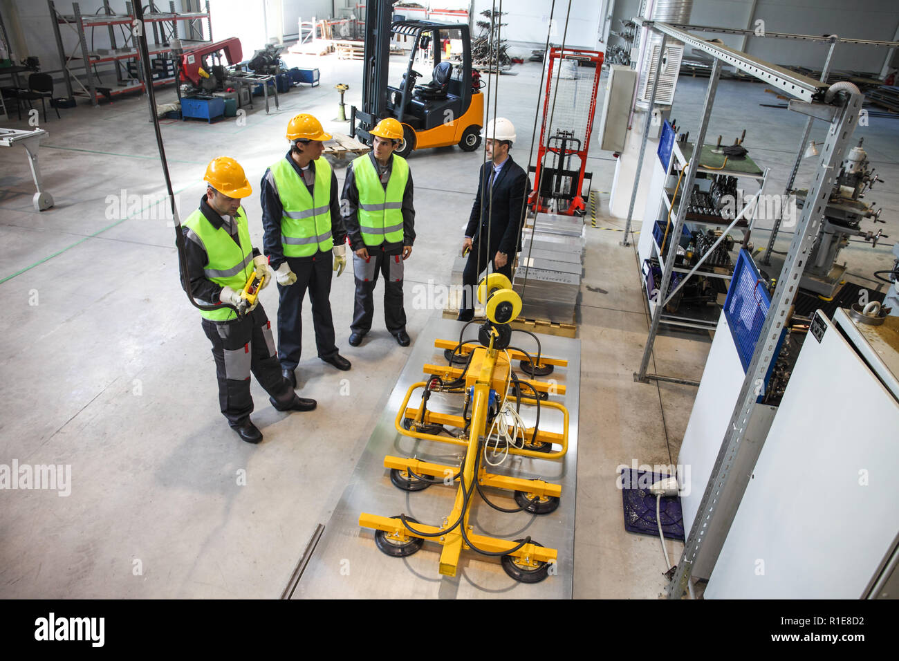 Electric magnet lift hi-res stock photography and images - Alamy