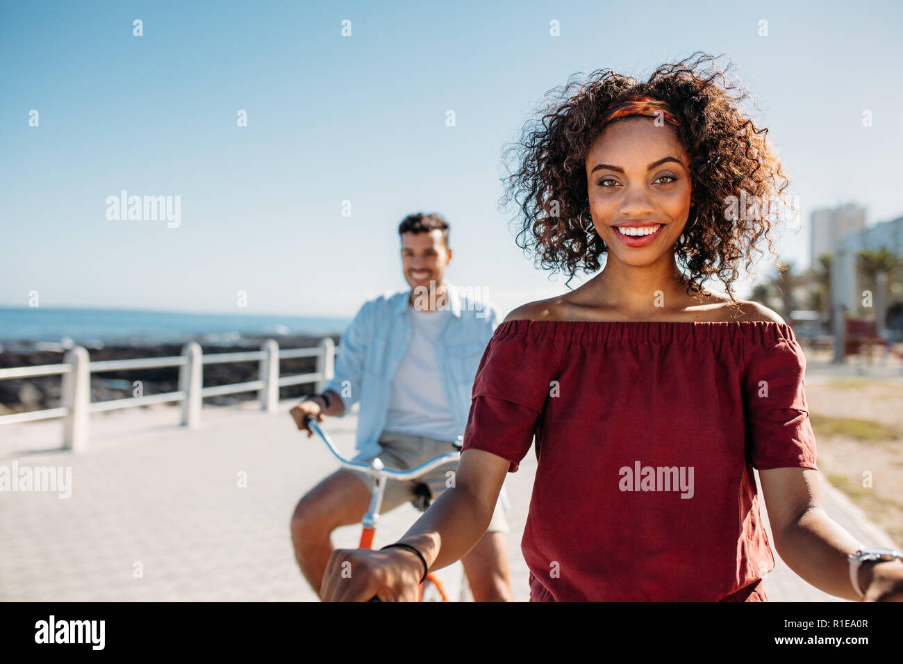 Man following woman hi-res stock photography and images - Alamy