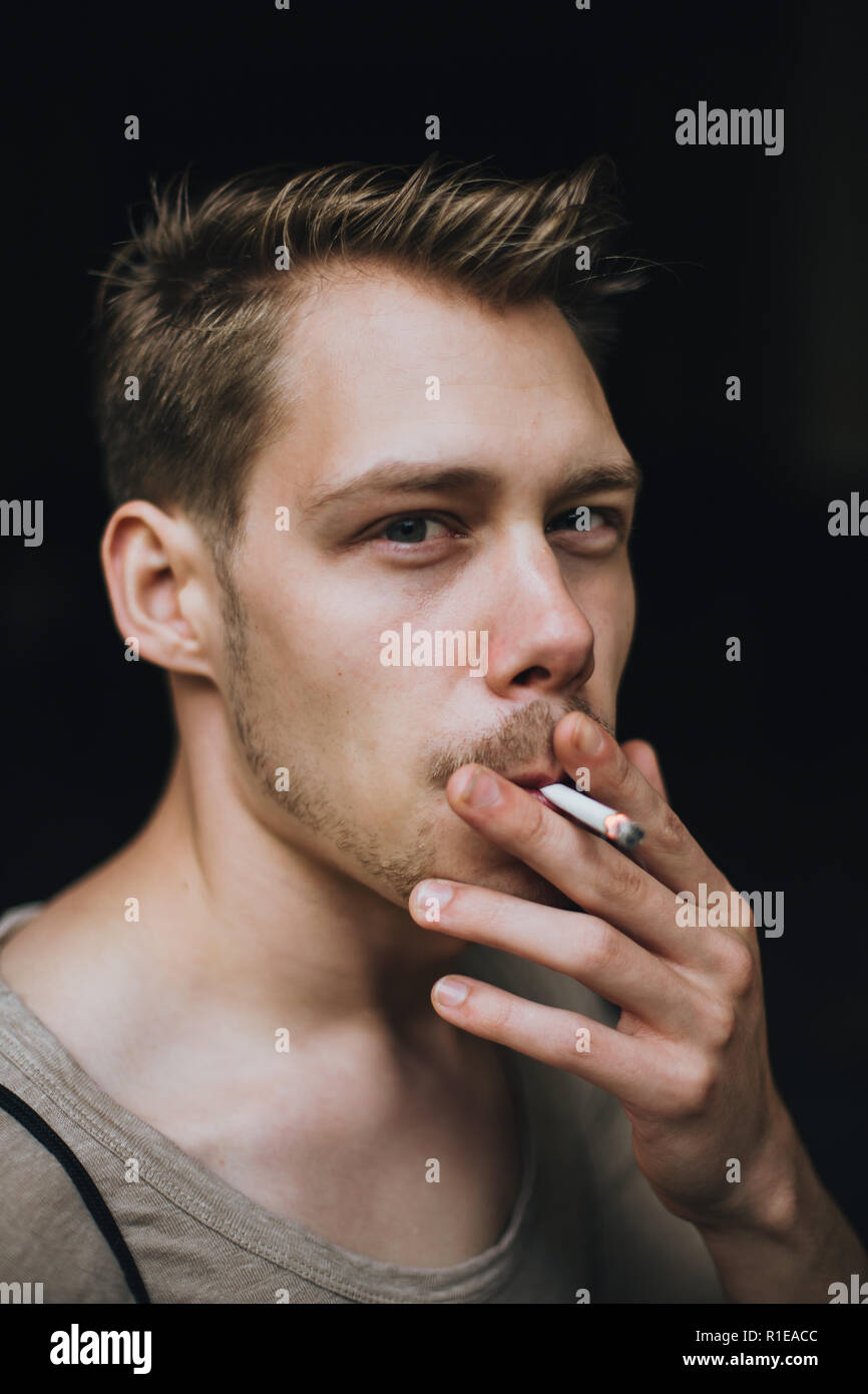 Who smokes hi-res stock photography and images - Alamy
