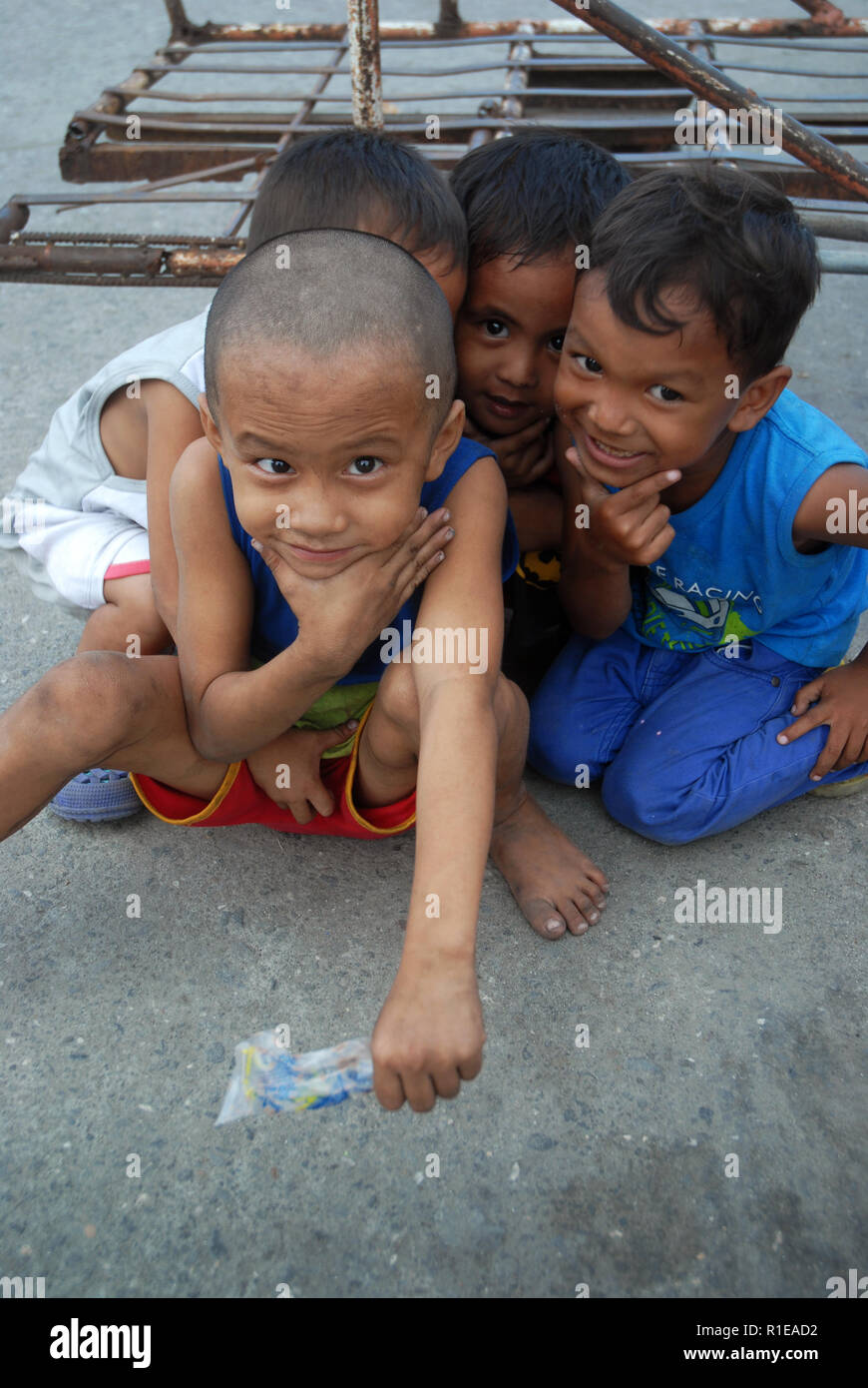 Young children on the streets of Dumaguete, Negros Oriental ...