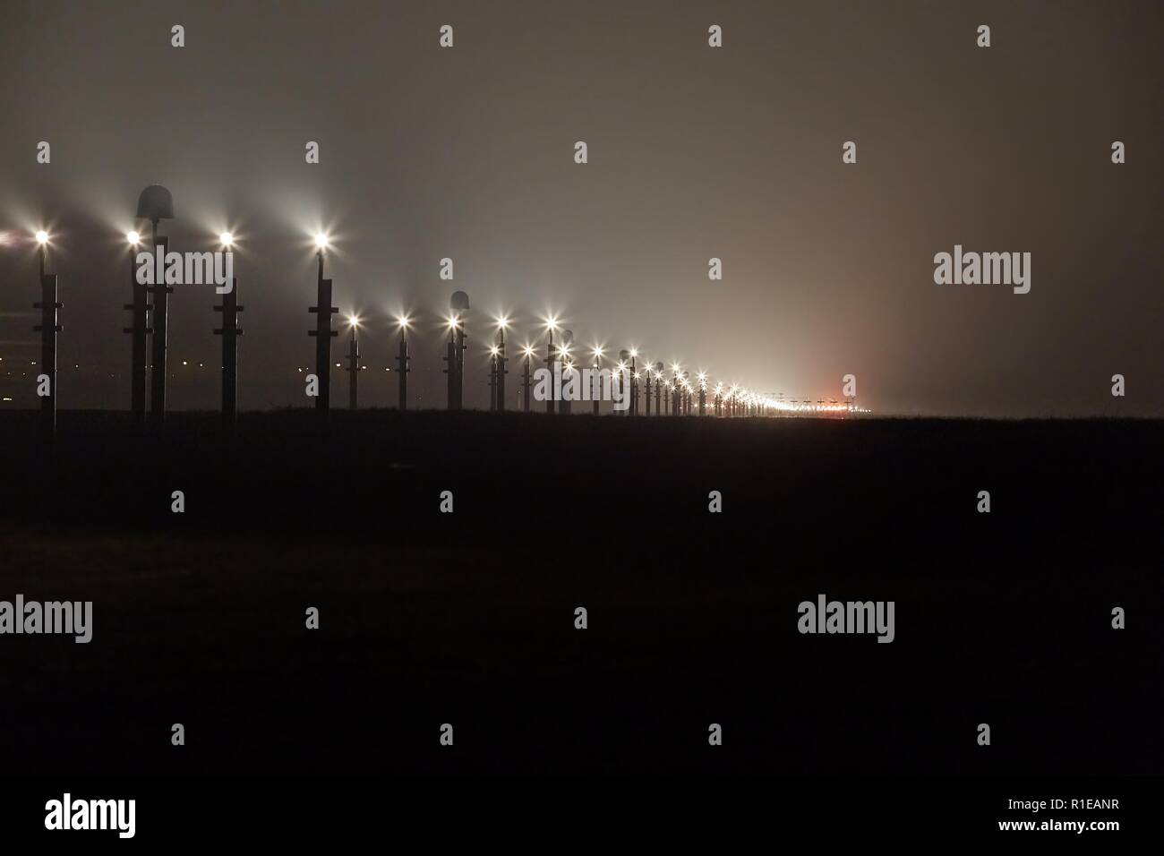 Final approach at night hi-res stock photography and images - Alamy