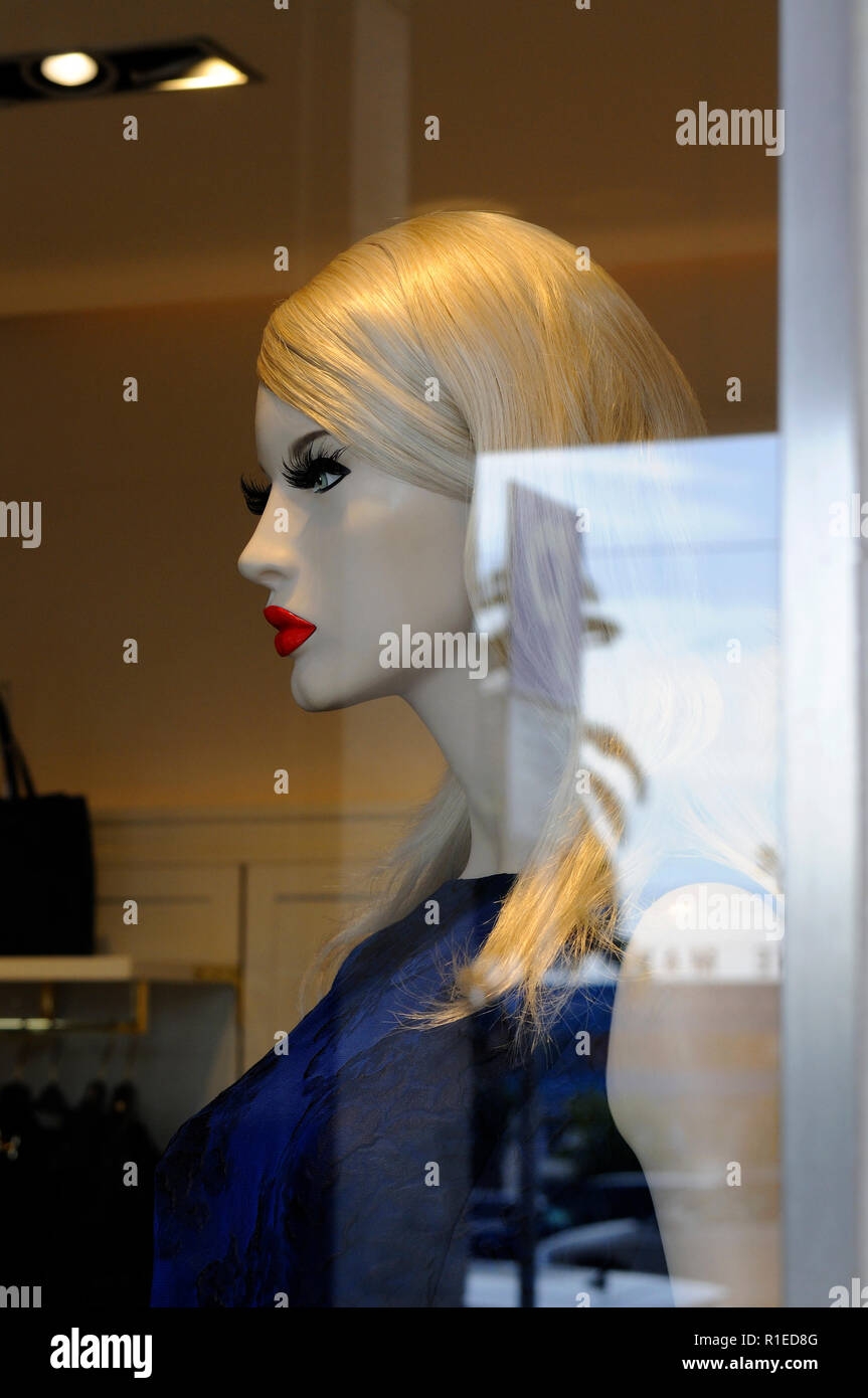 Fashion shop window hi-res stock photography and images - Alamy