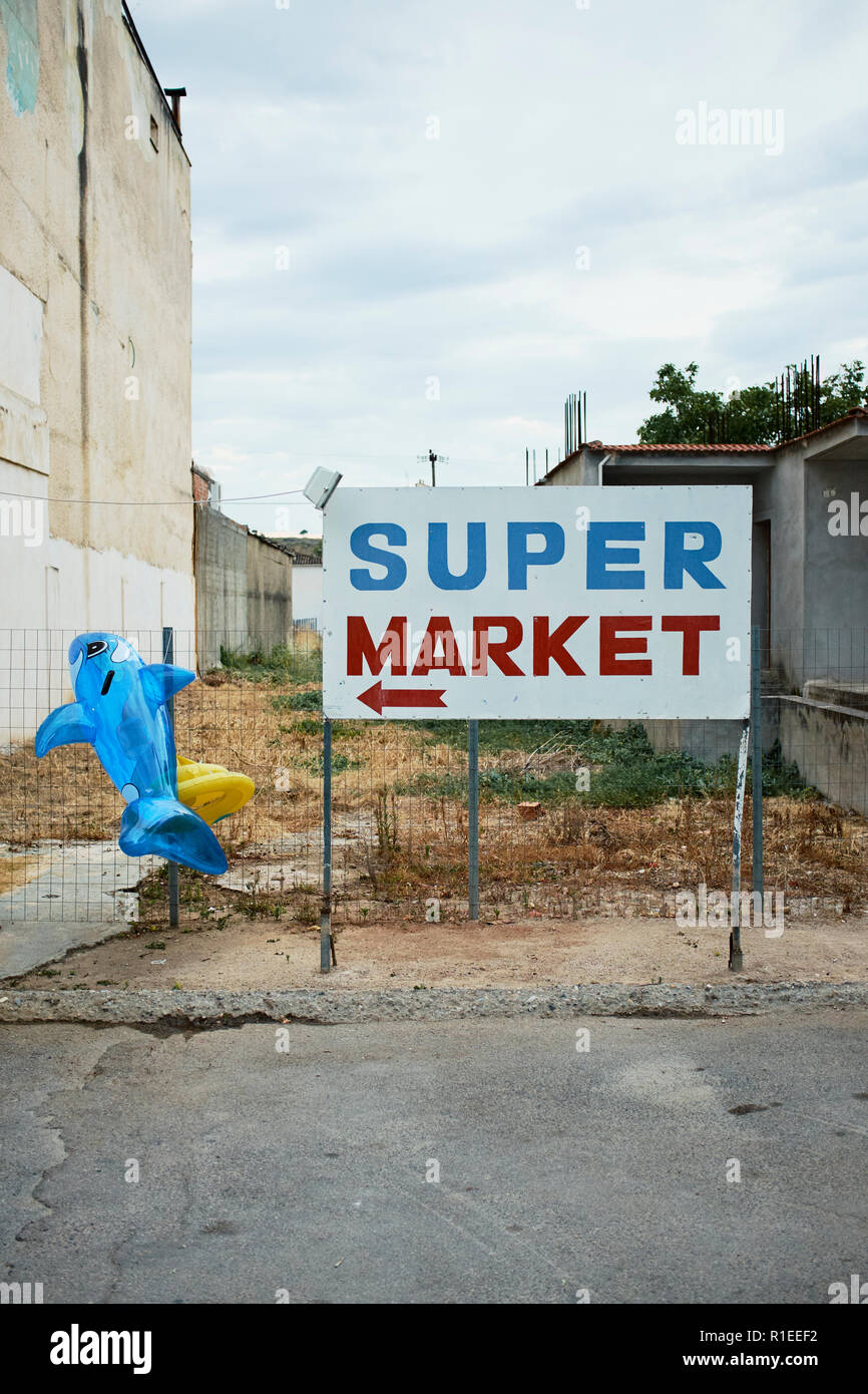 Supermarket advertising hi-res stock photography and images - Alamy