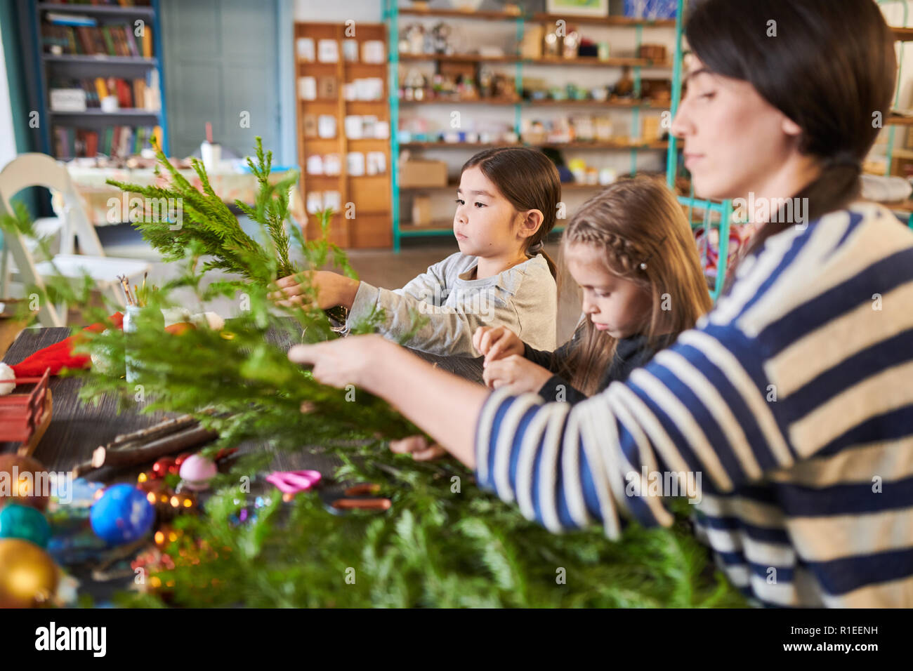 Kids making hi-res stock photography and images - Alamy