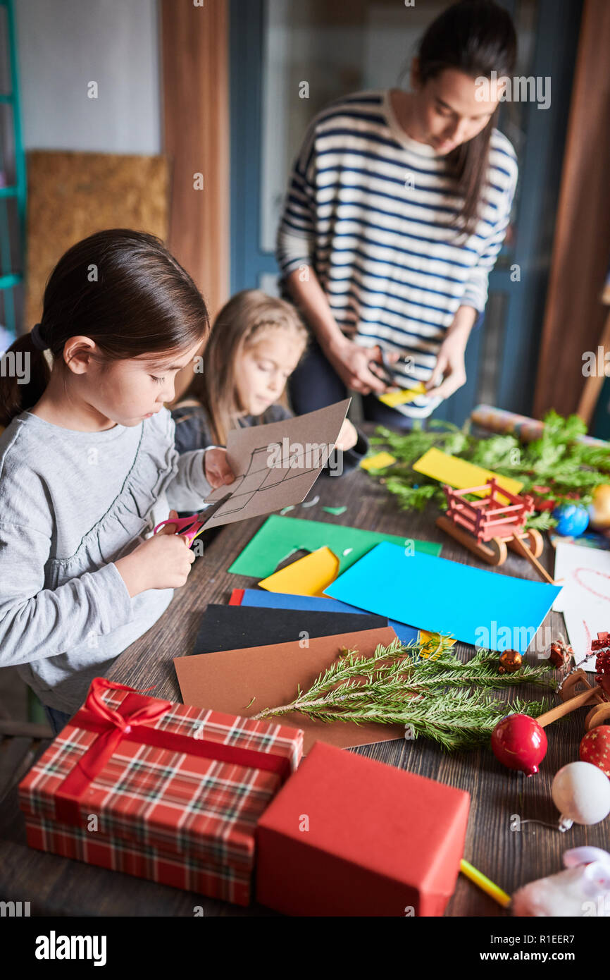 Papercraft hi-res stock photography and images - Alamy