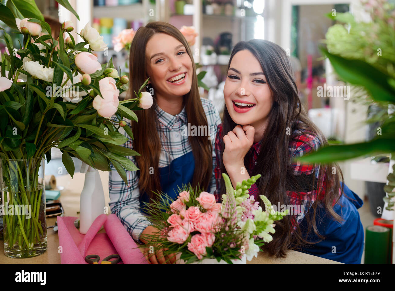 Women in the flower shop Stock Photo - Alamy