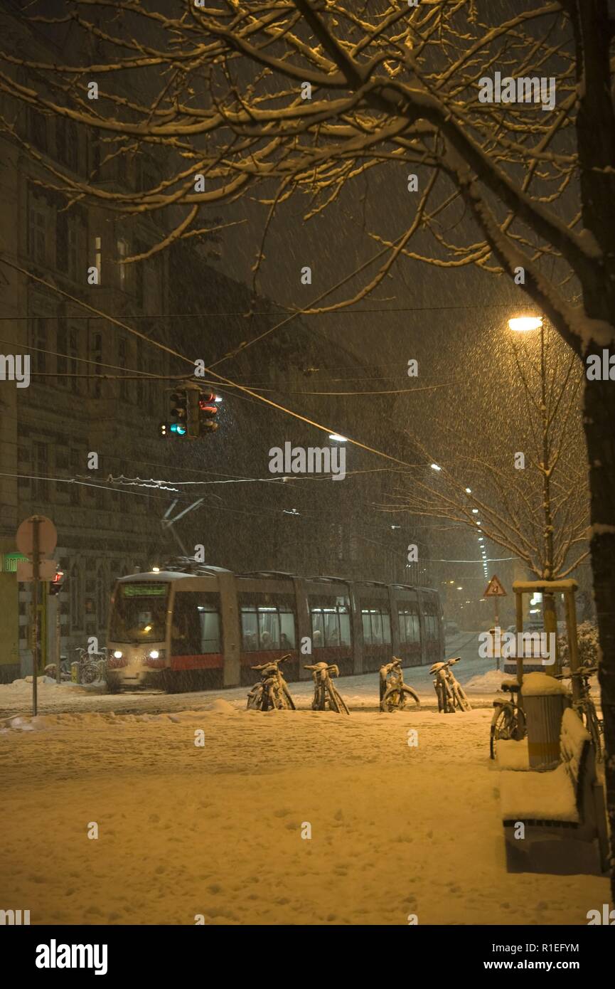 Wien, Straßenbahn im Schnee, Siebensternplatz - Vienna; Tramway in Snow ...