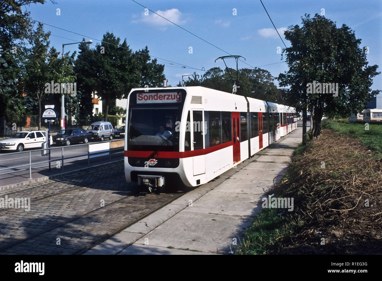 Wien, U-Bahn-Triebwagen der Type T auf Straßenbahngleisen - Vienna ...