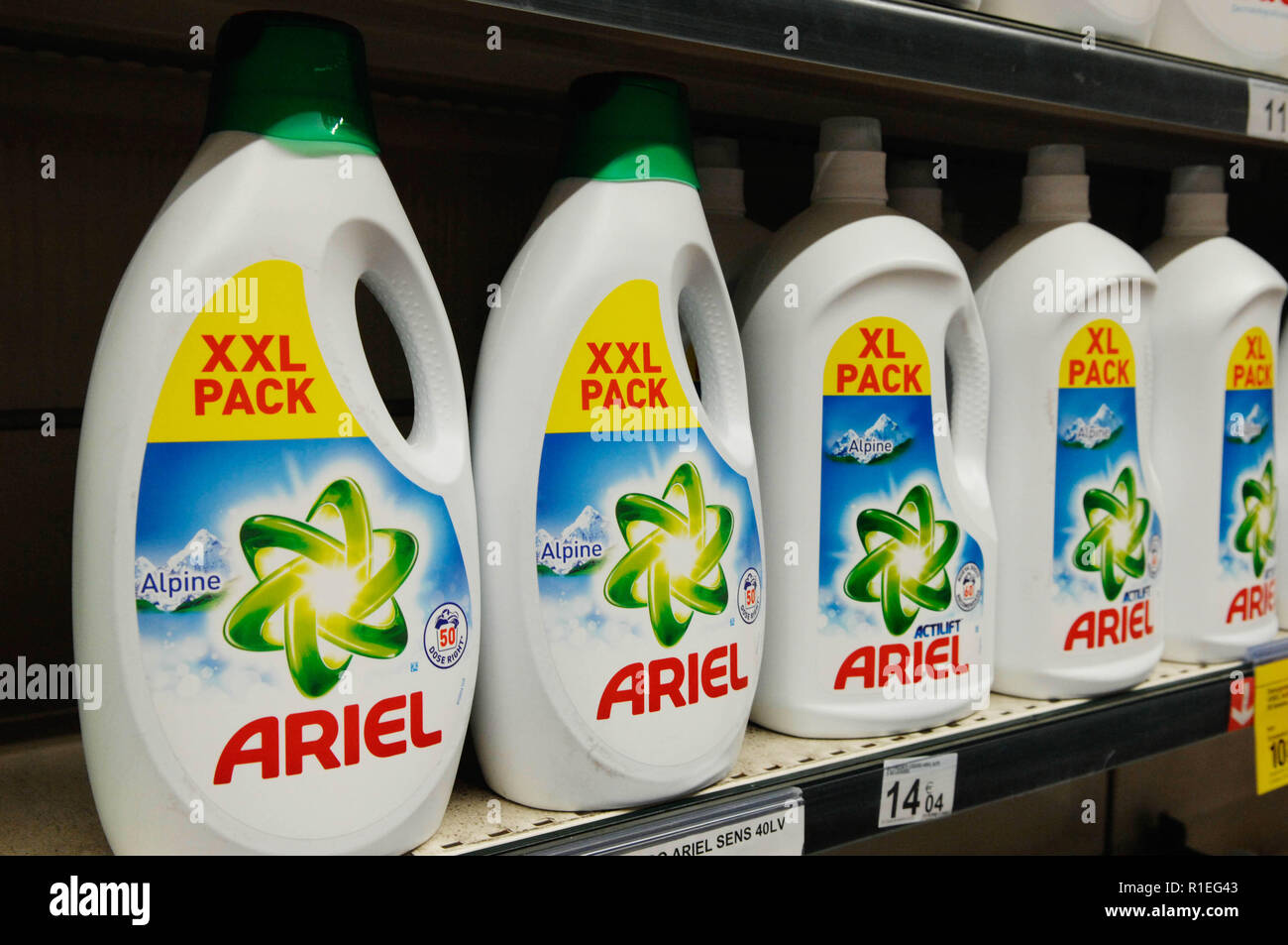 Laundry detergent tabs hi-res stock photography and images - Alamy