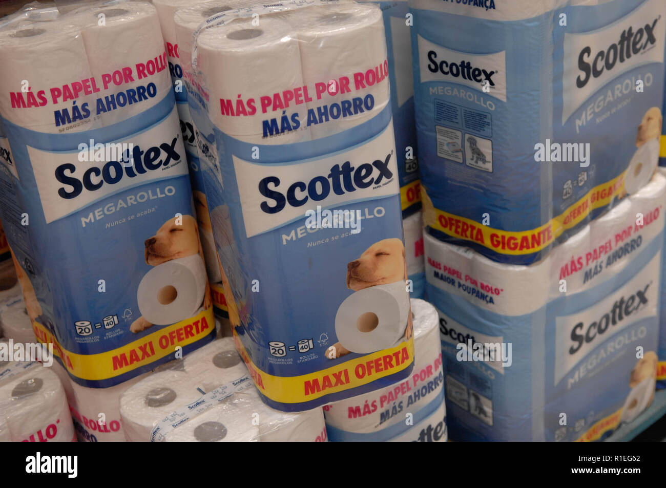 Paper towels scott hi-res stock photography and images - Alamy