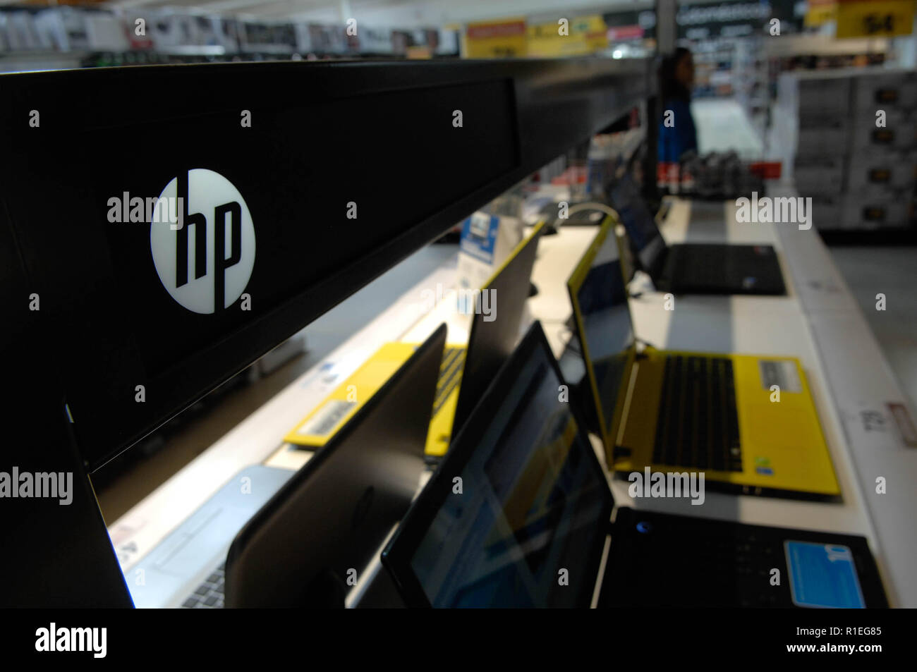 William hewlett and david packard hi-res stock photography and images ...