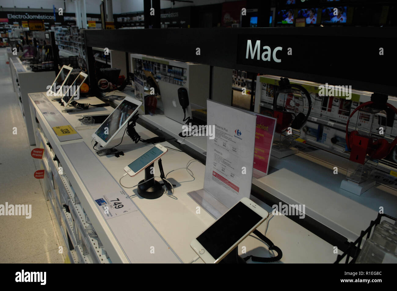 Steve jobs and steve wozniak 1976 hi-res stock photography and images ...