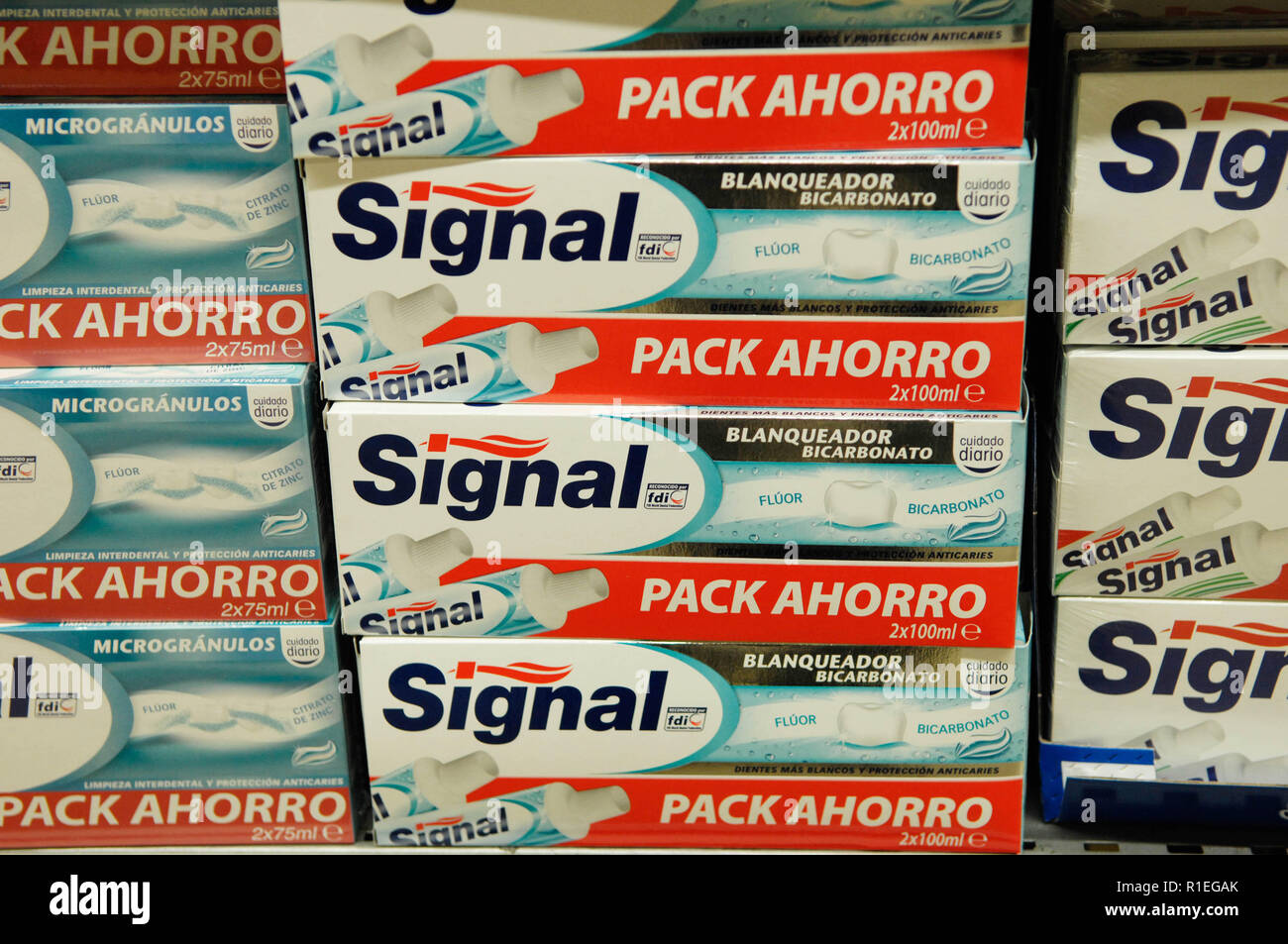 Signal toothpaste hi-res stock photography and images - Alamy