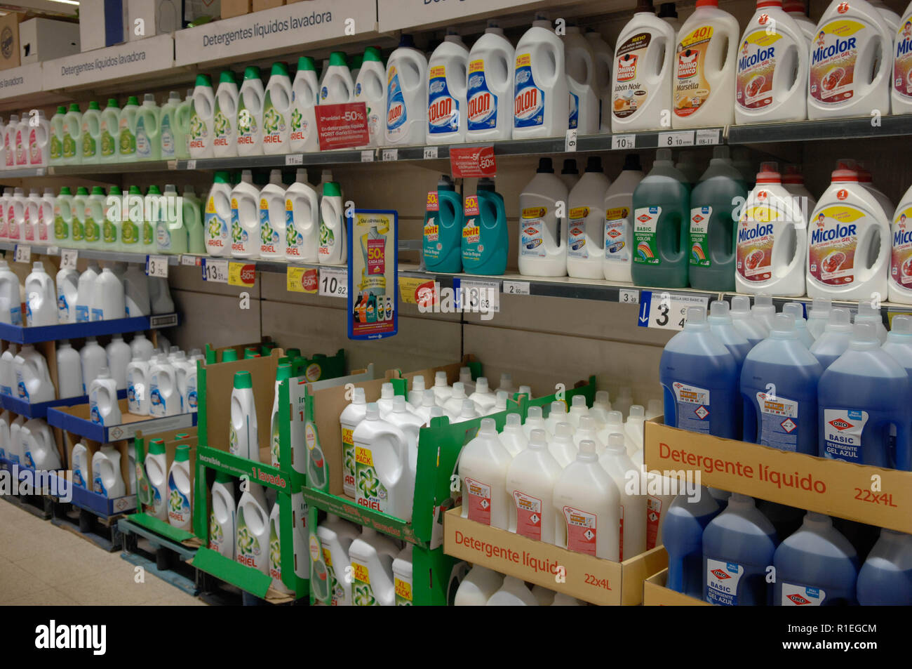 Laundry detergent tabs hi-res stock photography and images - Alamy