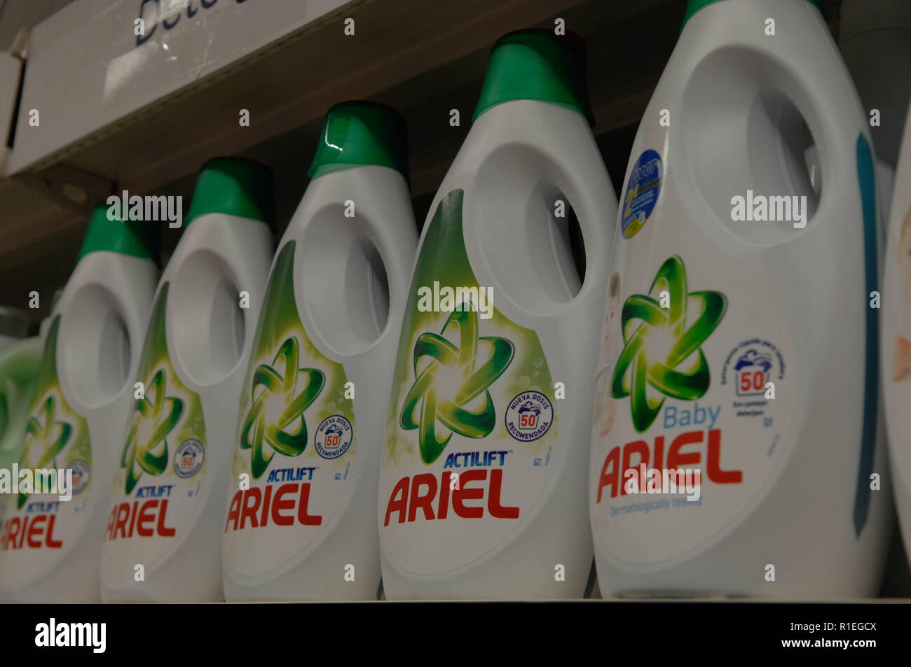Ariel washing machine hi-res stock photography and images - Alamy